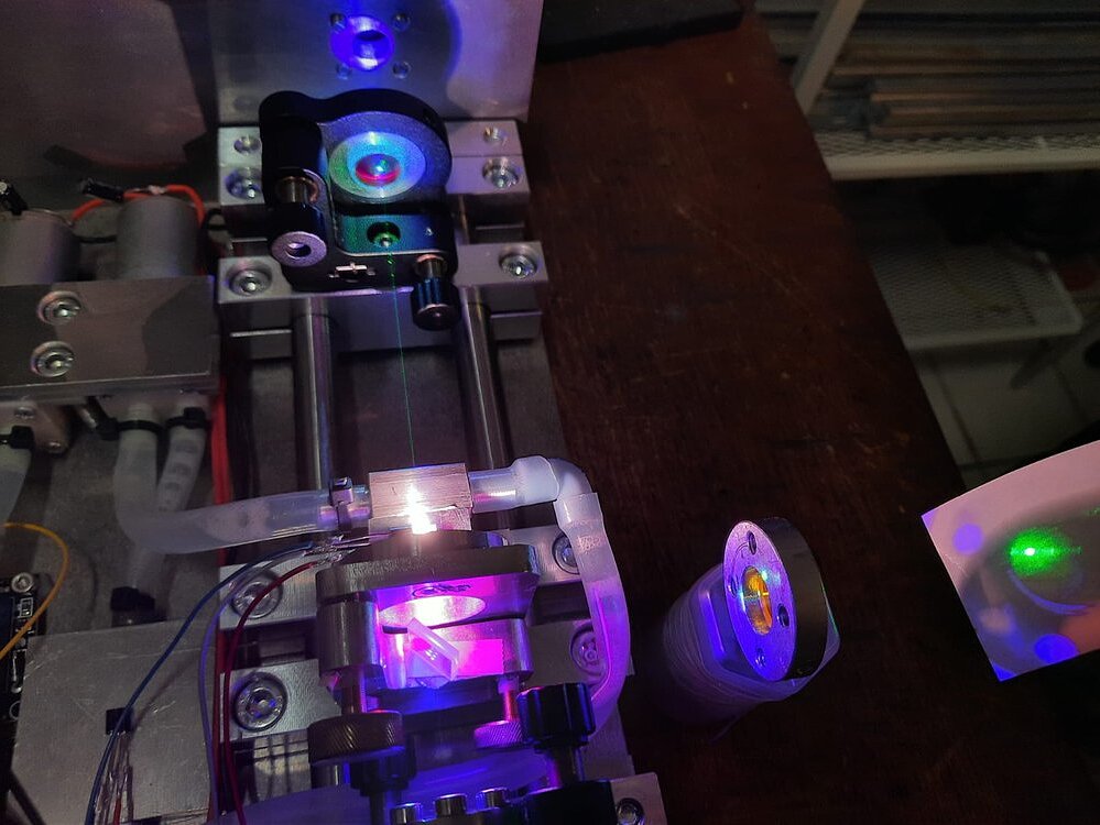 Nik's Pr:YLF 640, 607 and 523 nm Laser Project - Lasers - Laser Discourse
